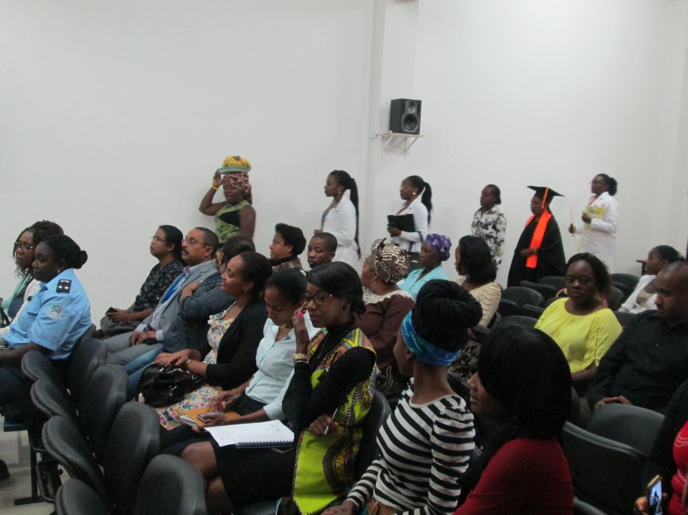 Angolan women are committed with country´s economic and social ...