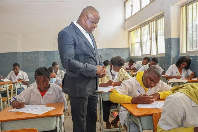 “Boa sorte na prova” – desejou Manuel Homem aos alunos do Ngola Kanini – RNA