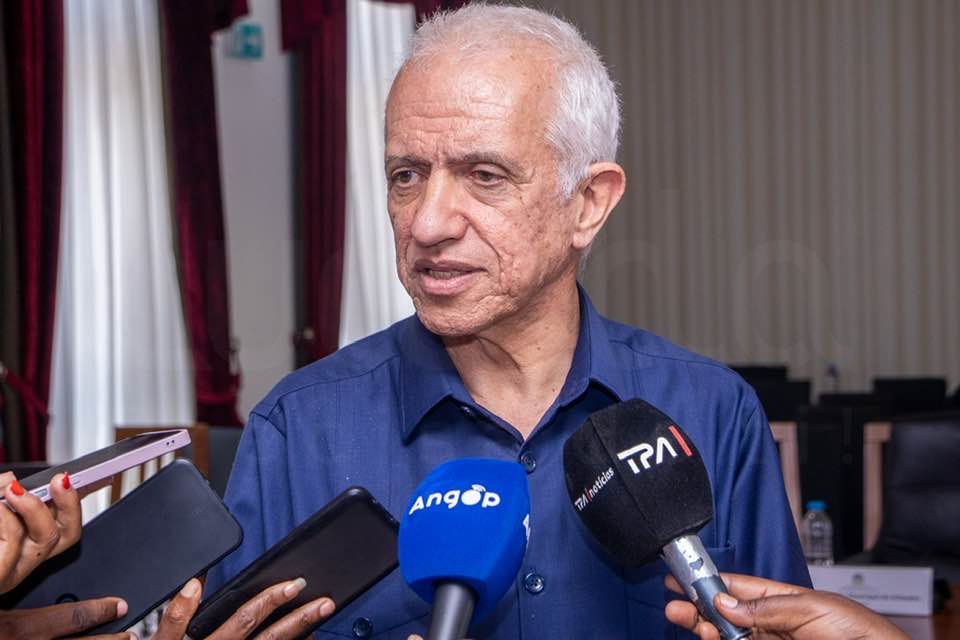 Terminal de carga do Aeroporto Dr. António Agostinho Neto tem um edifício para cargas especiais ...