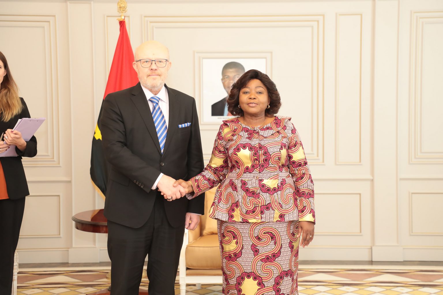 Cidadão de 49 anos morre ao atirar-se de prédio no Kilamba após ser ...