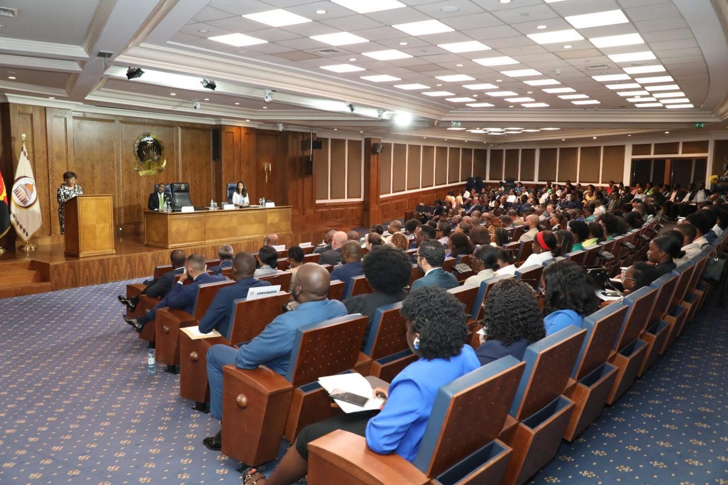 Angola perde por ano mais de cem mil hectares de florestas devido a ...