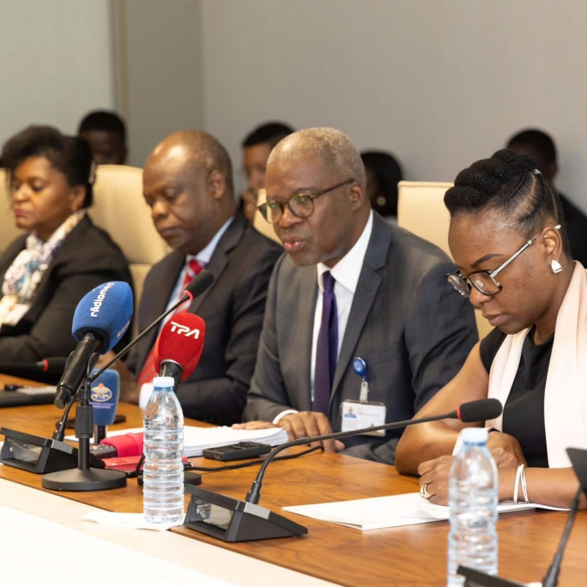 FMI e Banco Mundial avaliam em Luanda o programa de assistência ...