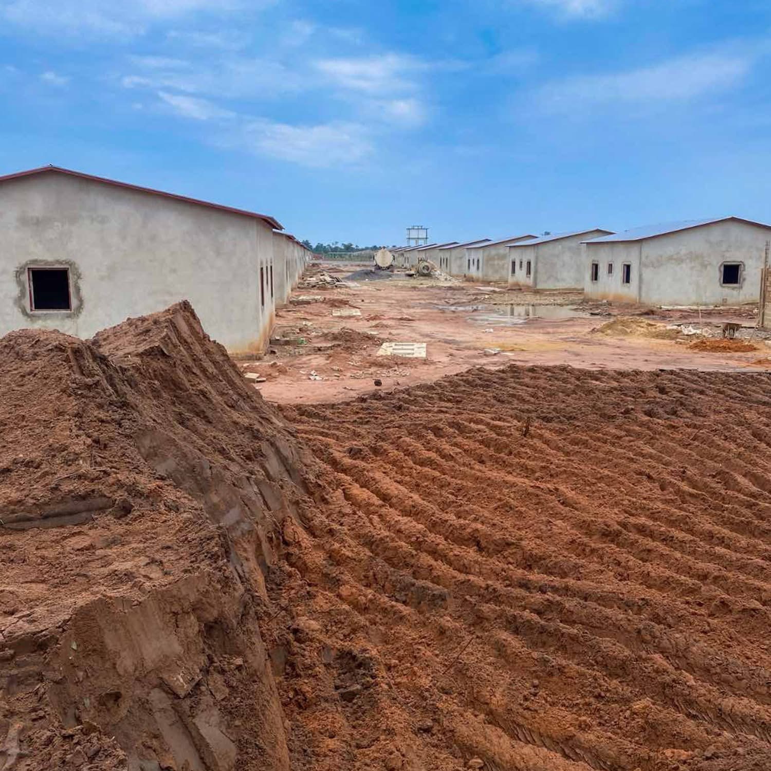 Famílias que vivem nos arredores da mina do Luele na Luanda-Sul vão ser ...
