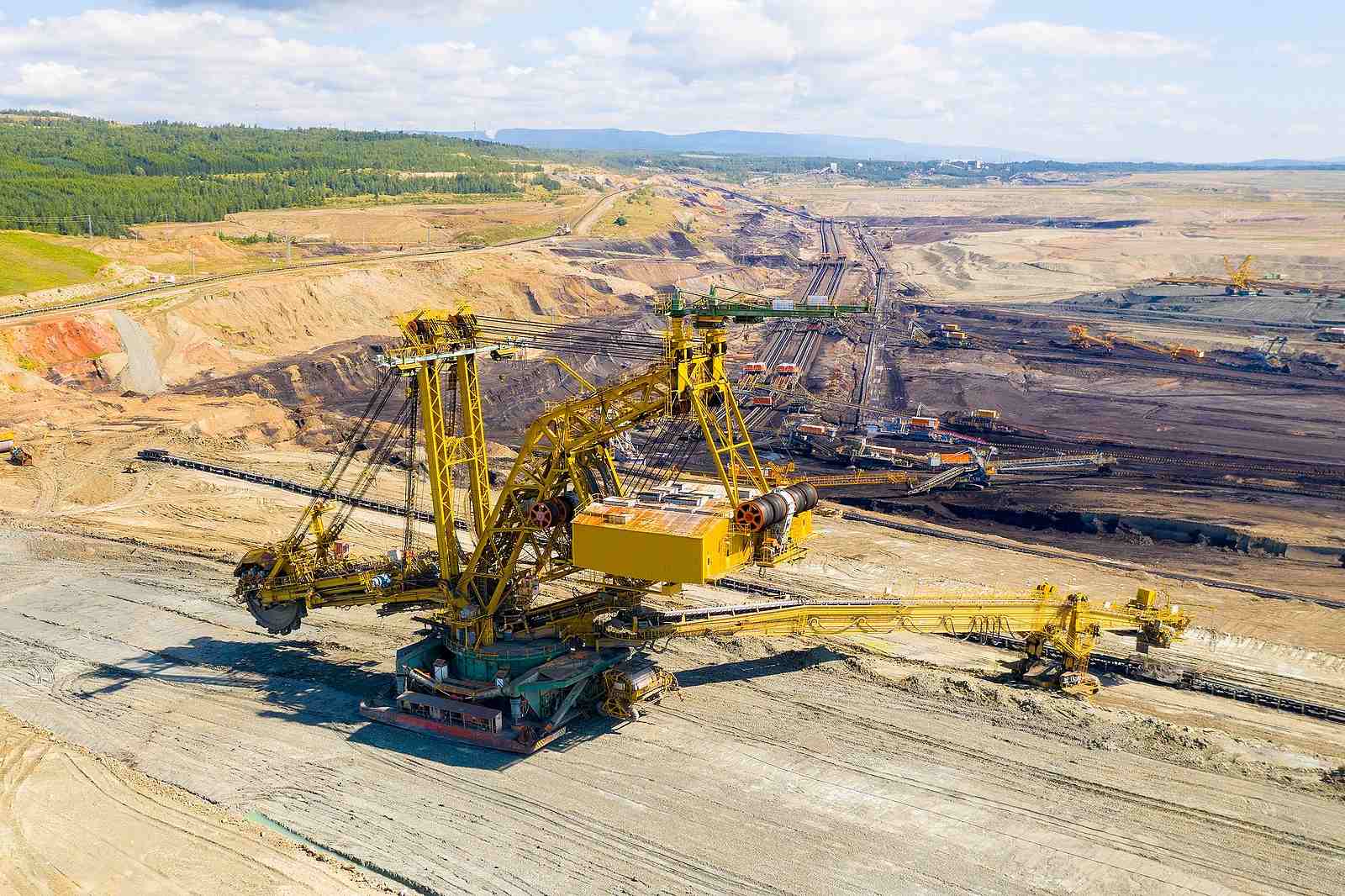 Em sete meses, sector mineiro angolano já contribuiu com mais de 3,5 biliões de kwanzas para os ...