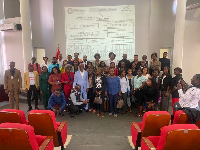 Novo corpo directivo do Conselho Nacional dos Técnicos de Diagnósticos Terapêutica de Angola ...