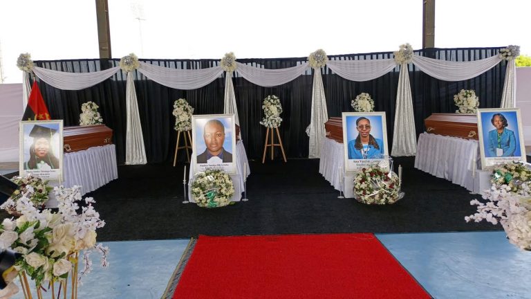 Cabinda presta última homenagem às enfermeiras vítimas do acidente em ...